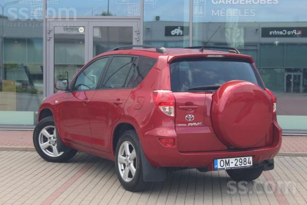 Sarkans Toyota RAV4 2007 Rīga, ar dzinēja tilpumu 2.00 L un nobraukumu 218 tūkst. km par 4999 €, foto 4 vietnē AUTOMOTO.COM.LV