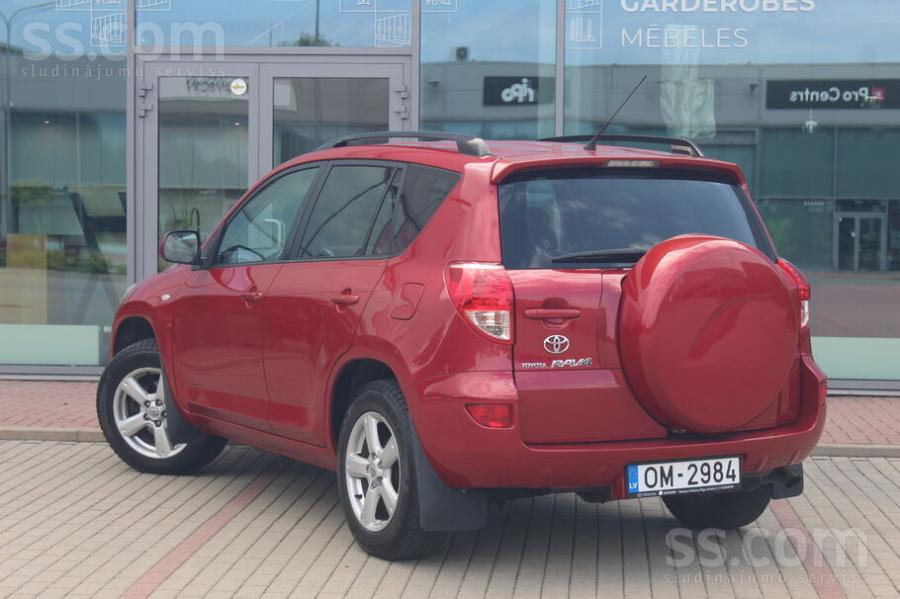 Red Toyota RAV4 2007 in Riga, with an engine capacity of 2.00 L and mileage of 218 thousand km for 4999 €, photo 5 on AUTOMOTO.COM.LV