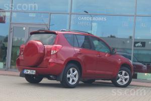 Red Toyota RAV4 2007 in Riga, with an engine capacity of 2.00 L and mileage of 218 thousand km for 4999 €, photo 6 on AUTOMOTO.COM.LV