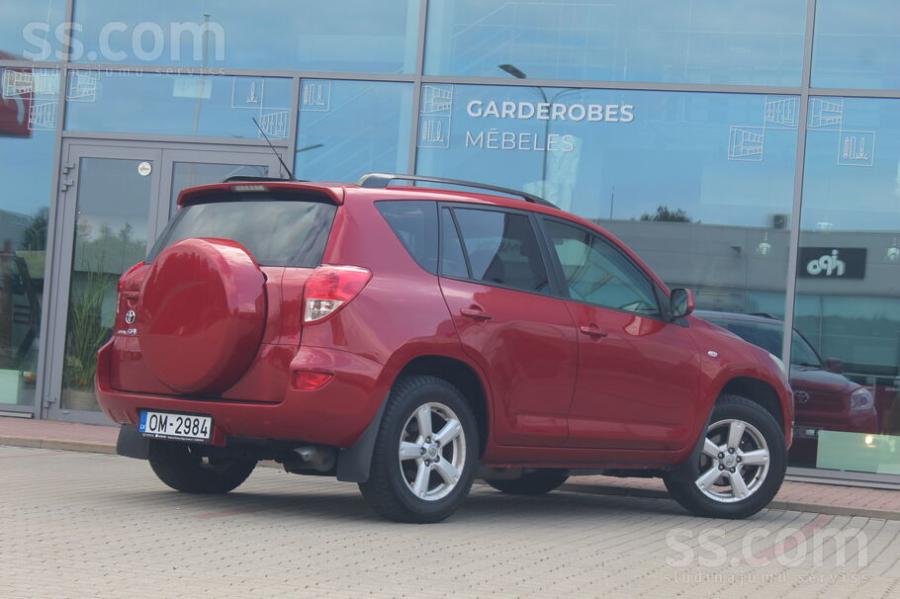 Red Toyota RAV4 2007 in Riga, with an engine capacity of 2.00 L and mileage of 218 thousand km for 4999 €, photo 6 on AUTOMOTO.COM.LV