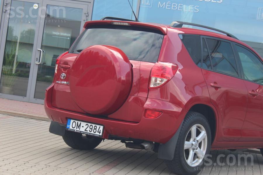 Red Toyota RAV4 2007 in Riga, with an engine capacity of 2.00 L and mileage of 218 thousand km for 4999 €, photo 11 on AUTOMOTO.COM.LV