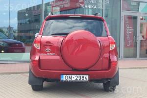 Red Toyota RAV4 2007 in Riga, with an engine capacity of 2.00 L and mileage of 218 thousand km for 4999 €, photo 12 on AUTOMOTO.COM.LV