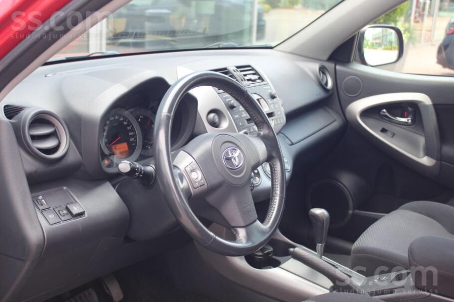 Red Toyota RAV4 2007 in Riga, with an engine capacity of 2.00 L and mileage of 218 thousand km for 4999 €, photo 16 on AUTOMOTO.COM.LV