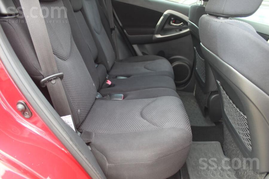 Red Toyota RAV4 2007 in Riga, with an engine capacity of 2.00 L and mileage of 218 thousand km for 4999 €, photo 17 on AUTOMOTO.COM.LV