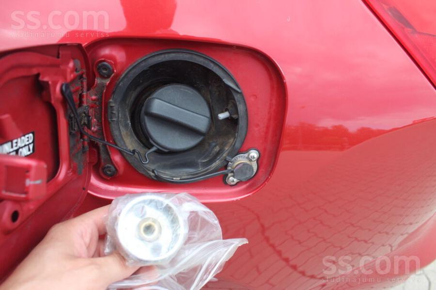 Red Toyota RAV4 2007 in Riga, with an engine capacity of 2.00 L and mileage of 218 thousand km for 4999 €, photo 31 on AUTOMOTO.COM.LV