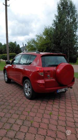 Red Toyota RAV4 2007 in Vilnius, with an engine capacity of 2.23 L and mileage of 272 thousand km for 2900 €, photo 6 on AUTOMOTO.COM.LV