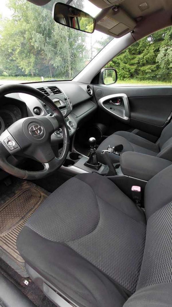 Sarkans Toyota RAV4 2007 Viļņa, ar dzinēja tilpumu 2.23 L un nobraukumu 272 tūkst. km par 2900 €, foto 10 vietnē AUTOMOTO.COM.LV
