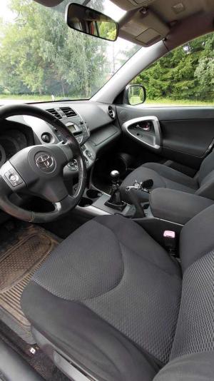 Red Toyota RAV4 2007 in Vilnius, with an engine capacity of 2.23 L and mileage of 272 thousand km for 2900 €, photo 11 on AUTOMOTO.COM.LV