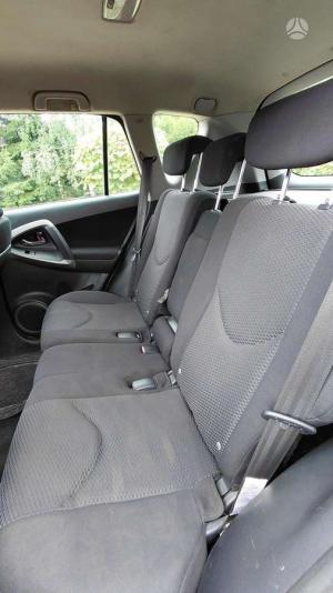 Red Toyota RAV4 2007 in Vilnius, with an engine capacity of 2.23 L and mileage of 272 thousand km for 2900 €, photo 13 on AUTOMOTO.COM.LV
