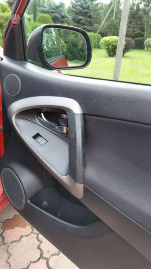 Red Toyota RAV4 2007 in Vilnius, with an engine capacity of 2.23 L and mileage of 272 thousand km for 2900 €, photo 15 on AUTOMOTO.COM.LV