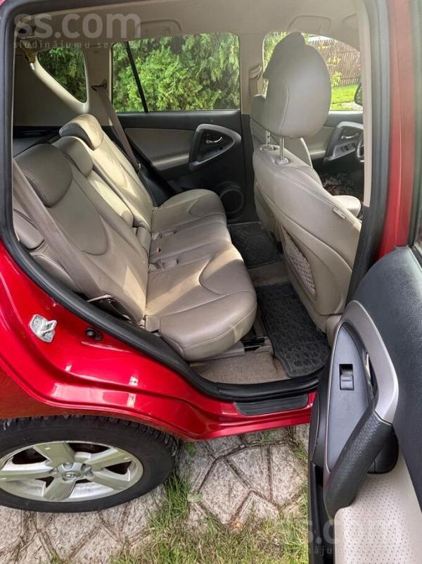 Sarkans Toyota RAV4 2008 Rīga, ar dzinēja tilpumu 2.00 L un nobraukumu 141 tūkst. km par 5200 €, foto 3 vietnē AUTOMOTO.COM.LV