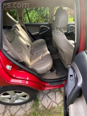 Sarkans Toyota RAV4 2008 Rīga, ar dzinēja tilpumu 2.00 L un nobraukumu 141 tūkst. km par 5200 €, foto 4 vietnē AUTOMOTO.COM.LV
