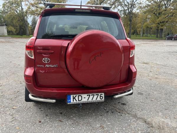 Красный Тойота РАВ 4 2008 в Валмиера, объемом двигателя 2.00 л и пробегом 150 тыс. км за 5500 €, фото 5 на AUTOMOTO.COM.LV