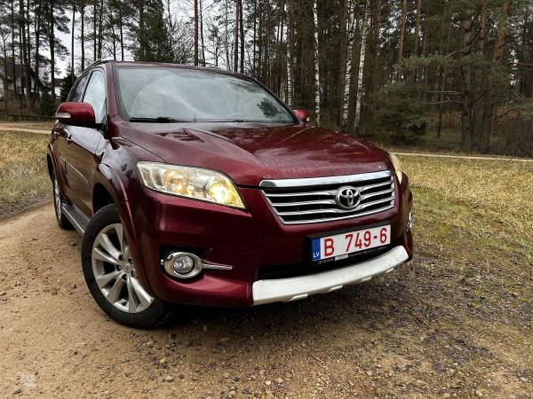 Sarkans Toyota RAV4 2010 Rīga, ar dzinēja tilpumu 2.20 L un nobraukumu 180 tūkst. km par 4999 €, foto 3 vietnē AUTOMOTO.COM.LV