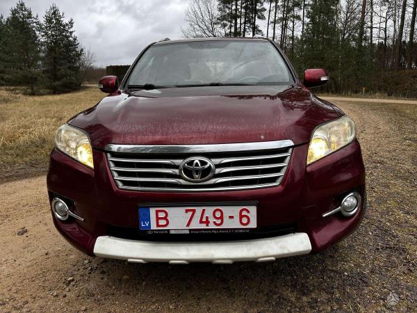 Sarkans Toyota RAV4 2010 Rīga, ar dzinēja tilpumu 2.20 L un nobraukumu 180 tūkst. km par 4999 €, foto 4 vietnē AUTOMOTO.COM.LV