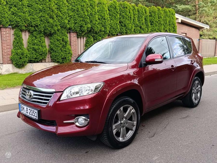 Sarkans Toyota RAV4 2010 Viļņa, ar dzinēja tilpumu 2.20 L un nobraukumu 180 tūkst. km par 7200 €, foto 1 vietnē AUTOMOTO.COM.LV
