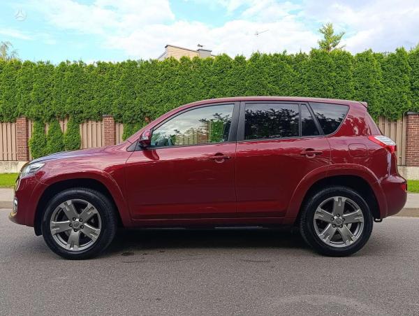 Red Toyota RAV4 2010 in Vilnius, with an engine capacity of 2.20 L and mileage of 180 thousand km for 7200 €, photo 6 on AUTOMOTO.COM.LV