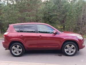 Sarkans Toyota RAV4 2010 Viļņa, ar dzinēja tilpumu 2.20 L un nobraukumu 180 tūkst. km par 7200 €, foto 8 vietnē AUTOMOTO.COM.LV