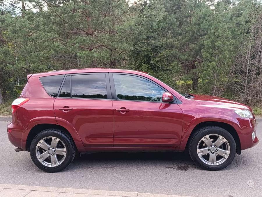 Sarkans Toyota RAV4 2010 Viļņa, ar dzinēja tilpumu 2.20 L un nobraukumu 180 tūkst. km par 7200 €, foto 8 vietnē AUTOMOTO.COM.LV