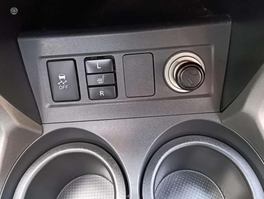 Sarkans Toyota RAV4 2010 Viļņa, ar dzinēja tilpumu 2.20 L un nobraukumu 180 tūkst. km par 7200 €, foto 14 vietnē AUTOMOTO.COM.LV