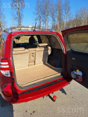 Sarkans Toyota RAV4 2011 Aizkraukle, ar dzinēja tilpumu 2.00 L un nobraukumu 257 tūkst. km par 6500 €, foto 4 vietnē AUTOMOTO.COM.LV