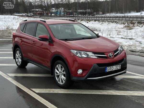 Red Toyota RAV4 2012 in Vilnius, with an engine capacity of 2.20 L and mileage of 209 thousand km for 11000 €, photo 3 on AUTOMOTO.COM.LV