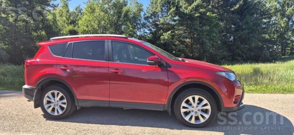Red Toyota RAV4 2013 in Riga, with an engine capacity of 2.20 L and mileage of 180 thousand km for 12100 €, photo 2 on AUTOMOTO.COM.LV
