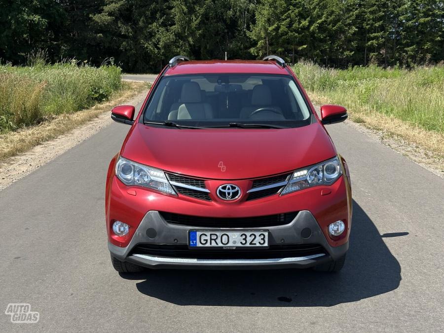 Red Toyota RAV4 2013 in Vilnius, with an engine capacity of 2.20 L and mileage of 210 thousand km for 11000 €, photo 3 on AUTOMOTO.COM.LV
