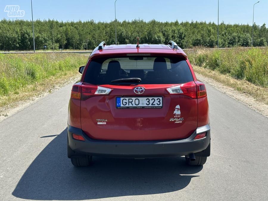 Red Toyota RAV4 2013 in Vilnius, with an engine capacity of 2.20 L and mileage of 210 thousand km for 11000 €, photo 7 on AUTOMOTO.COM.LV