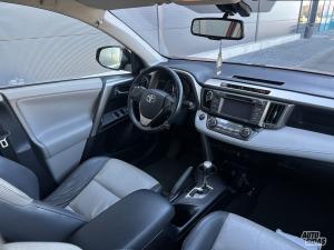 Red Toyota RAV4 2013 in Vilnius, with an engine capacity of 2.20 L and mileage of 210 thousand km for 11000 €, photo 11 on AUTOMOTO.COM.LV