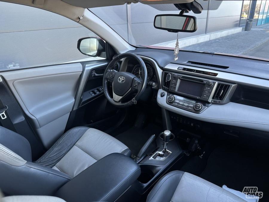 Red Toyota RAV4 2013 in Vilnius, with an engine capacity of 2.20 L and mileage of 210 thousand km for 11000 €, photo 11 on AUTOMOTO.COM.LV