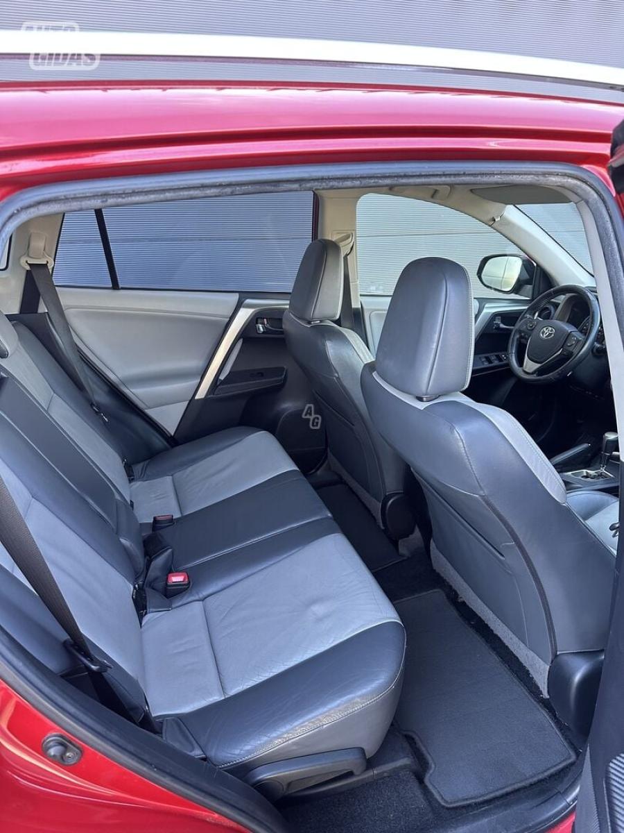 Red Toyota RAV4 2013 in Vilnius, with an engine capacity of 2.20 L and mileage of 210 thousand km for 11000 €, photo 12 on AUTOMOTO.COM.LV