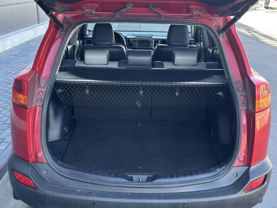 Red Toyota RAV4 2013 in Vilnius, with an engine capacity of 2.20 L and mileage of 210 thousand km for 11000 €, photo 14 on AUTOMOTO.COM.LV