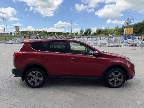 Red Toyota RAV4 2013 in Kaunas, with an engine capacity of 2.23 L and mileage of 176 thousand km for 10800 €, photo 6 on AUTOMOTO.COM.LV
