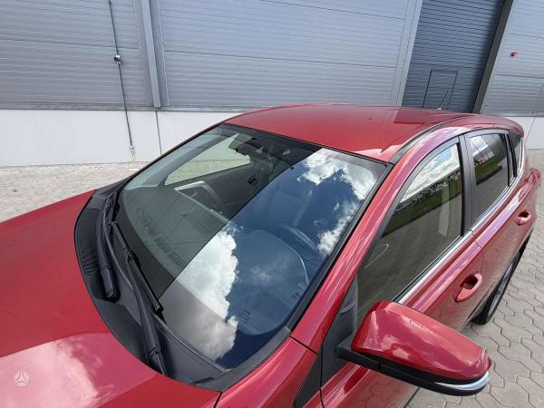 Red Toyota RAV4 2013 in Kaunas, with an engine capacity of 2.23 L and mileage of 176 thousand km for 10800 €, photo 9 on AUTOMOTO.COM.LV