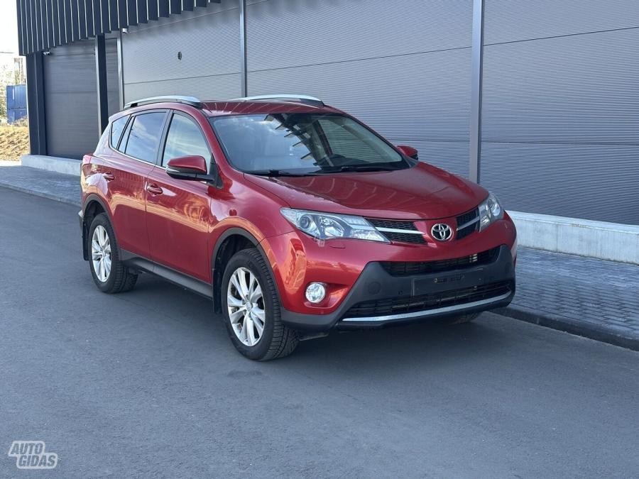 Red Toyota RAV4 2014 in Vilnius, with an engine capacity of 2.20 L and mileage of 209 thousand km for 10900 €, photo 1 on AUTOMOTO.COM.LV