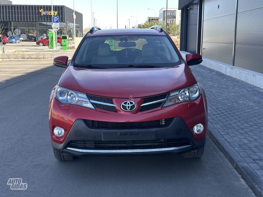 Red Toyota RAV4 2014 in Vilnius, with an engine capacity of 2.20 L and mileage of 209 thousand km for 10900 €, photo 3 on AUTOMOTO.COM.LV
