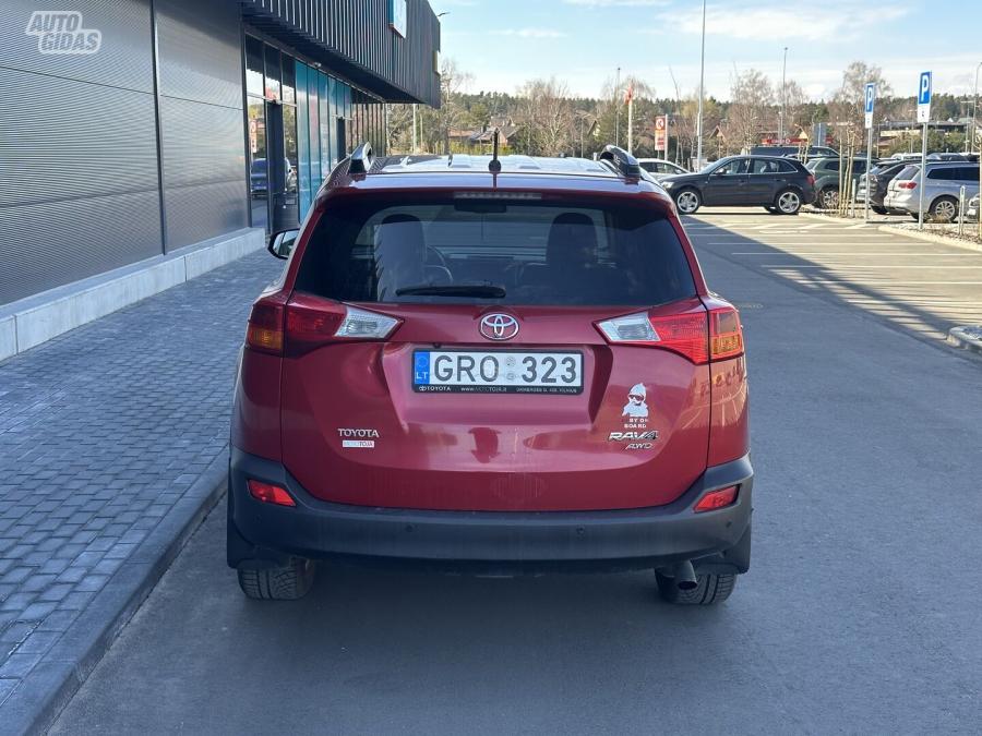 Red Toyota RAV4 2014 in Vilnius, with an engine capacity of 2.20 L and mileage of 209 thousand km for 10900 €, photo 7 on AUTOMOTO.COM.LV