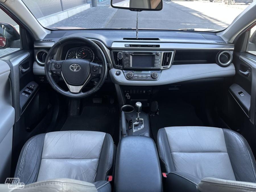 Red Toyota RAV4 2014 in Vilnius, with an engine capacity of 2.20 L and mileage of 209 thousand km for 10900 €, photo 12 on AUTOMOTO.COM.LV