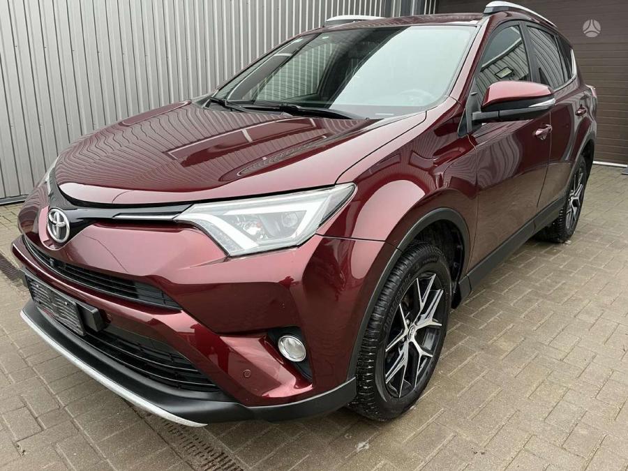 Sarkans Toyota RAV4 2015 Telšiai, ar dzinēja tilpumu 2.00 L un nobraukumu 156 tūkst. km par 14350 €, foto 1 vietnē AUTOMOTO.COM.LV