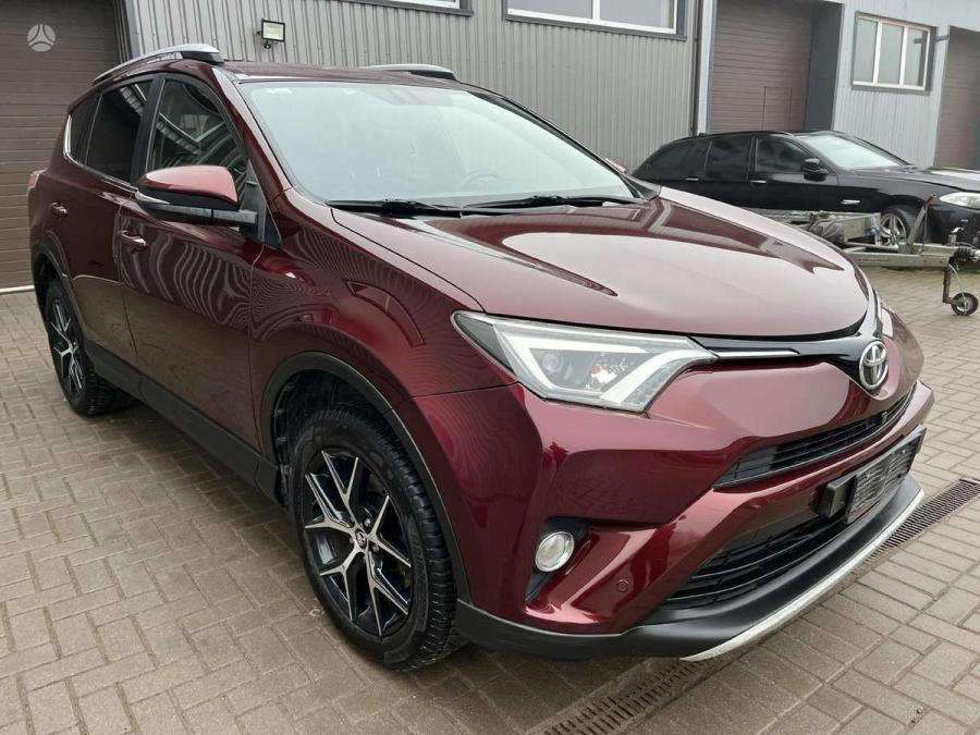 Sarkans Toyota RAV4 2015 Telšiai, ar dzinēja tilpumu 2.00 L un nobraukumu 156 tūkst. km par 14350 €, foto 3 vietnē AUTOMOTO.COM.LV