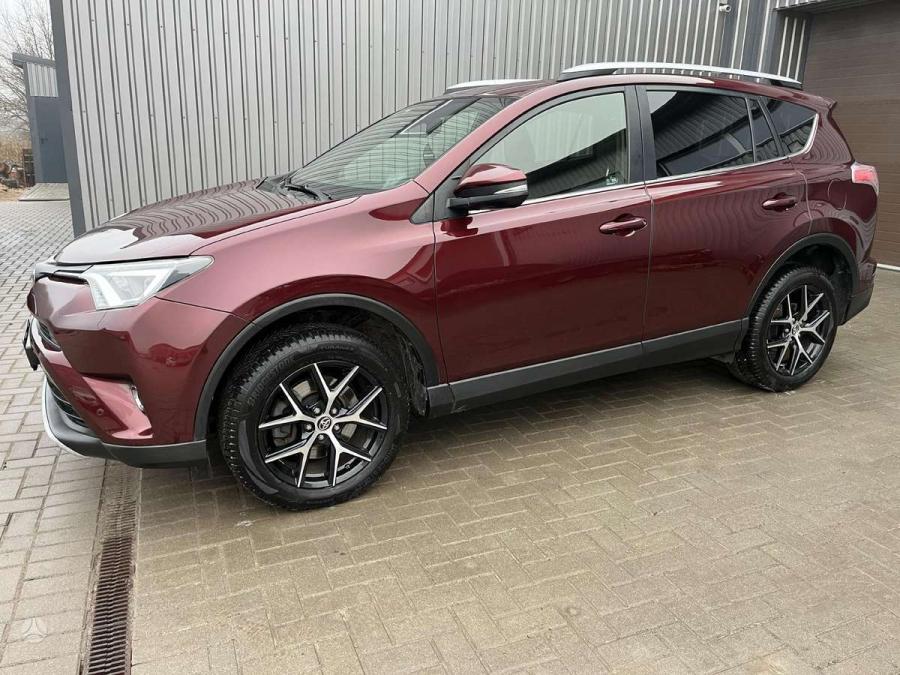 Sarkans Toyota RAV4 2015 Telšiai, ar dzinēja tilpumu 2.00 L un nobraukumu 156 tūkst. km par 14350 €, foto 4 vietnē AUTOMOTO.COM.LV
