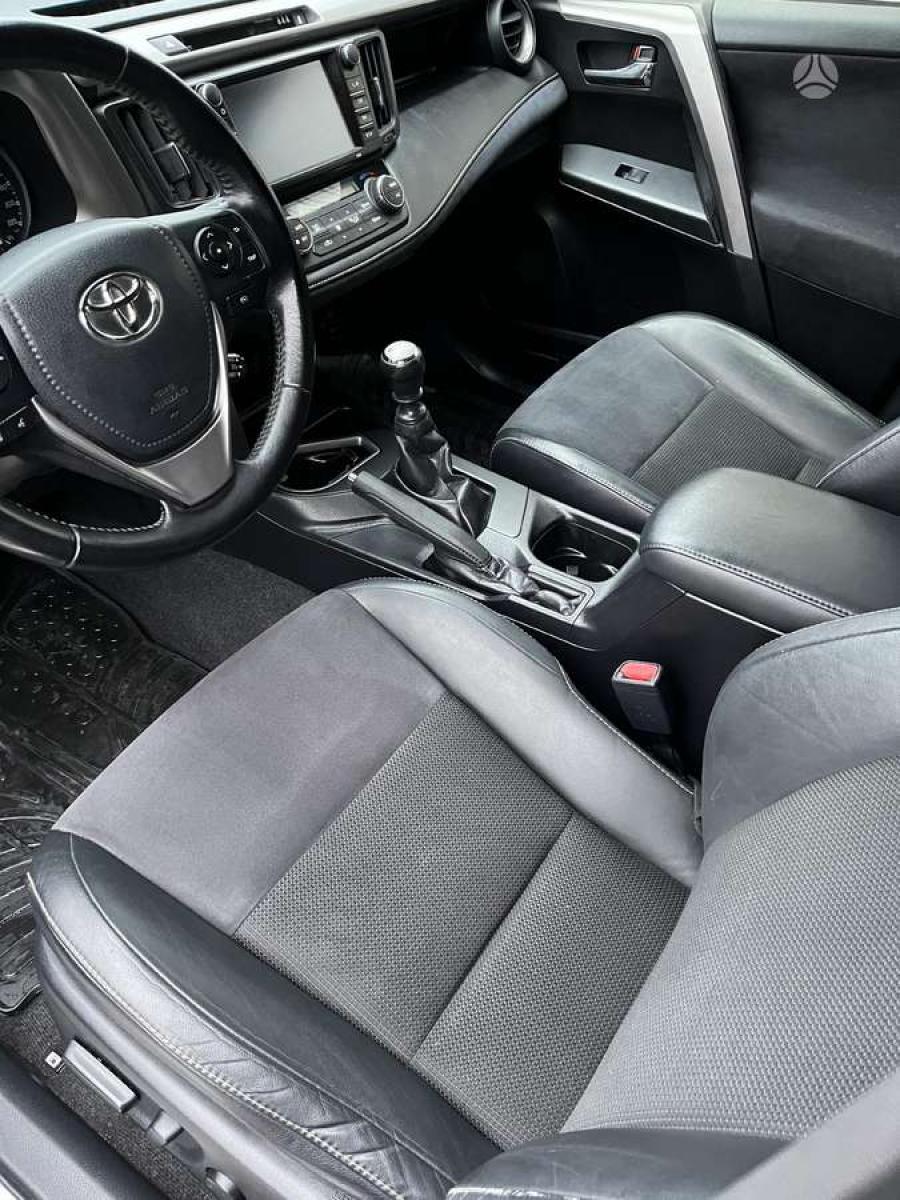 Sarkans Toyota RAV4 2015 Telšiai, ar dzinēja tilpumu 2.00 L un nobraukumu 156 tūkst. km par 14350 €, foto 15 vietnē AUTOMOTO.COM.LV