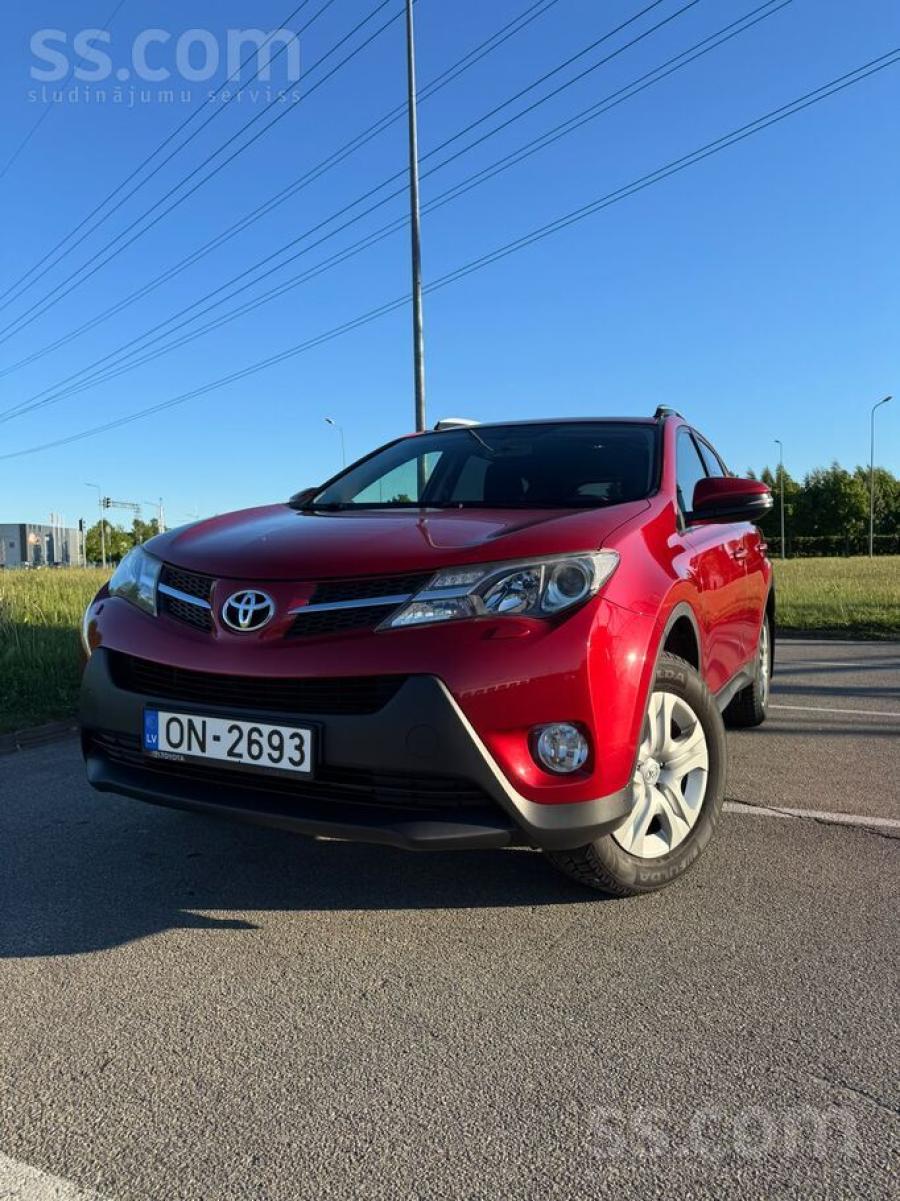Red Toyota RAV4 2015 in Riga, with an engine capacity of 2.00 L and mileage of 119 thousand km for 14700 €, photo 1 on AUTOMOTO.COM.LV