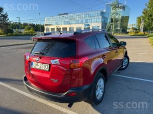 Red Toyota RAV4 2015 in Riga, with an engine capacity of 2.00 L and mileage of 119 thousand km for 14700 €, photo 3 on AUTOMOTO.COM.LV