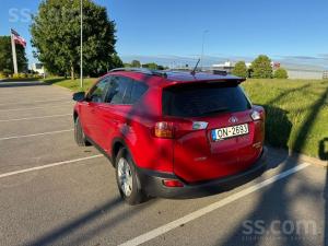Red Toyota RAV4 2015 in Riga, with an engine capacity of 2.00 L and mileage of 119 thousand km for 14700 €, photo 4 on AUTOMOTO.COM.LV