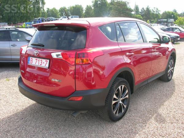 Red Toyota RAV4 2015 in Riga, with an engine capacity of 2.00 L and mileage of 182 thousand km for 10950 €, photo 3 on AUTOMOTO.COM.LV