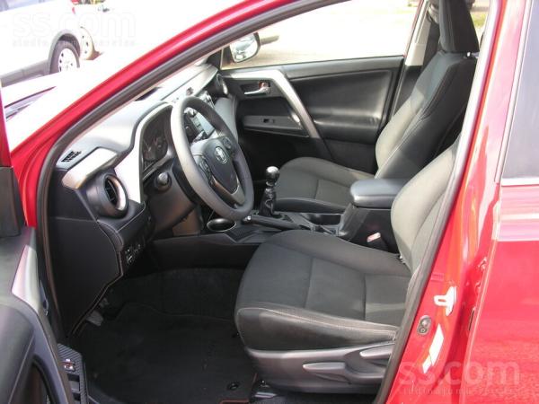 Red Toyota RAV4 2015 in Riga, with an engine capacity of 2.00 L and mileage of 182 thousand km for 10950 €, photo 10 on AUTOMOTO.COM.LV