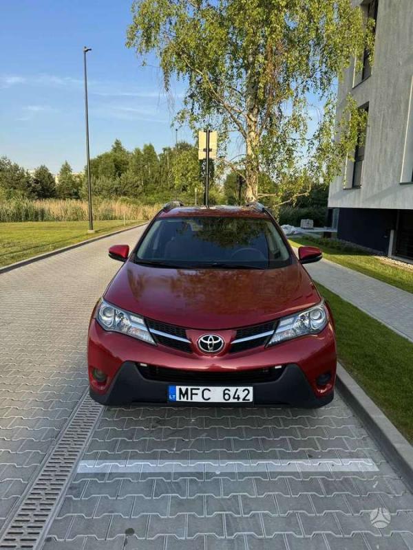 Red Toyota RAV4 2015 in Vilnius, with an engine capacity of 2.49 L and mileage of 75 thousand km for 15700 €, photo 2 on AUTOMOTO.COM.LV