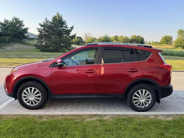 Red Toyota RAV4 2015 in Vilnius, with an engine capacity of 2.49 L and mileage of 75 thousand km for 15700 €, photo 3 on AUTOMOTO.COM.LV